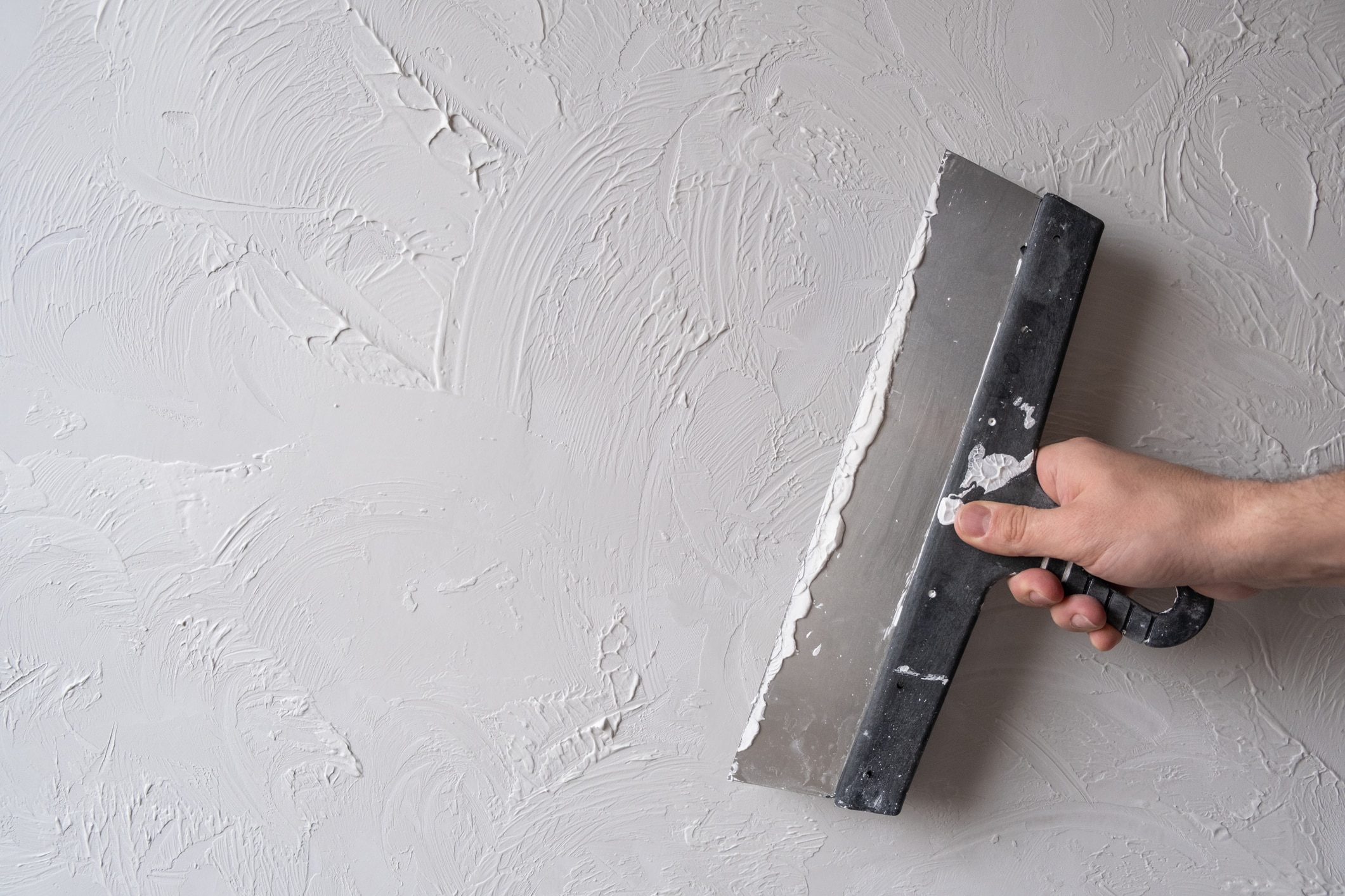 When is Removing Stucco from Exterior Walls Necessary? | Golden Trowel ...